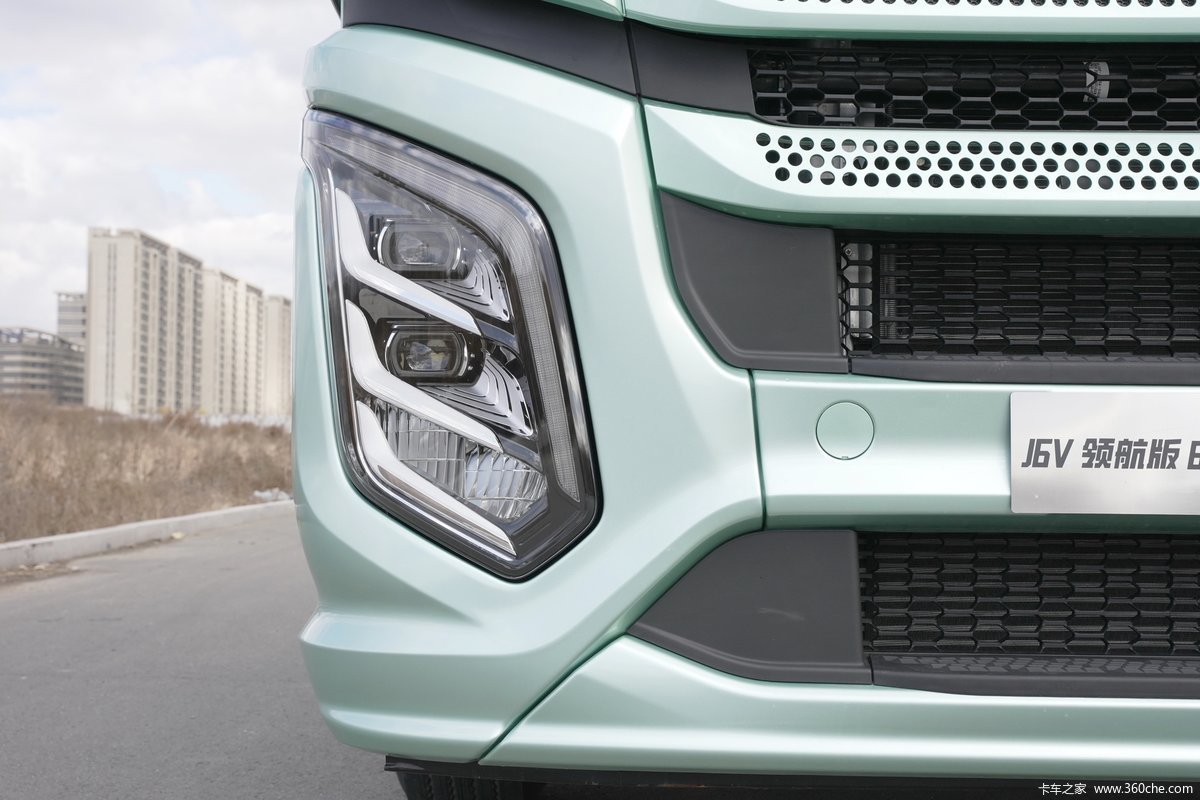 【图】一汽解放 J6V重卡 领航版 660马力 6X4 LNG自动档牵引车(液缓)(CA4250P66M26T1E6)_实拍图片_1994675_卡车之家