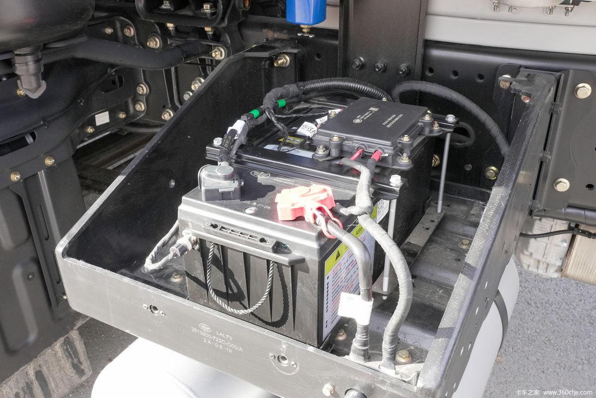 【图】一汽解放 J6V重卡 领航版 660马力 6X4 LNG自动档牵引车(液缓)(CA4250P66M26T1E6)_实拍图片_1994758_卡车之家