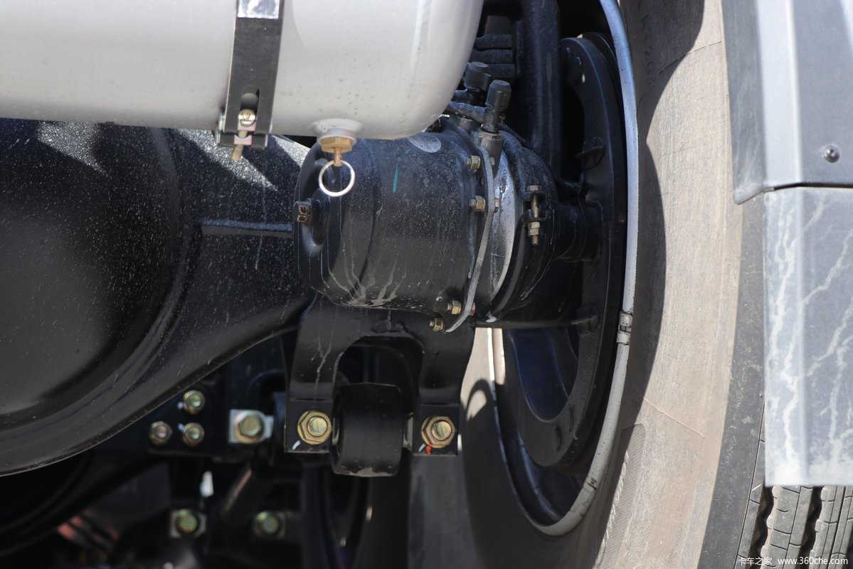 【图】一汽解放 J6V重卡 领航版 640马力 6X4 AMT自动档牵引车(液缓)(CA4250P66K33T1E6)_实拍图片_1999082_卡车之家