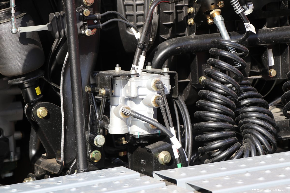 【图】一汽解放 J6V重卡 领航版 640马力 6X4 AMT自动档牵引车(液缓)(CA4250P66K33T1E6)_实拍图片_1999082_卡车之家