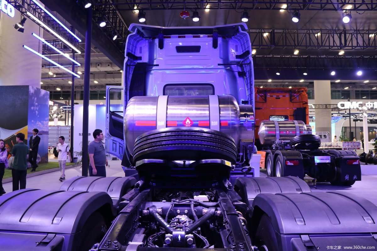 【图】一汽解放 J6V重卡 领航版 660马力 6X4 LNG自动档牵引车(液缓)(CA4250P66M26T1E6)_实拍图片_1999667_卡车之家