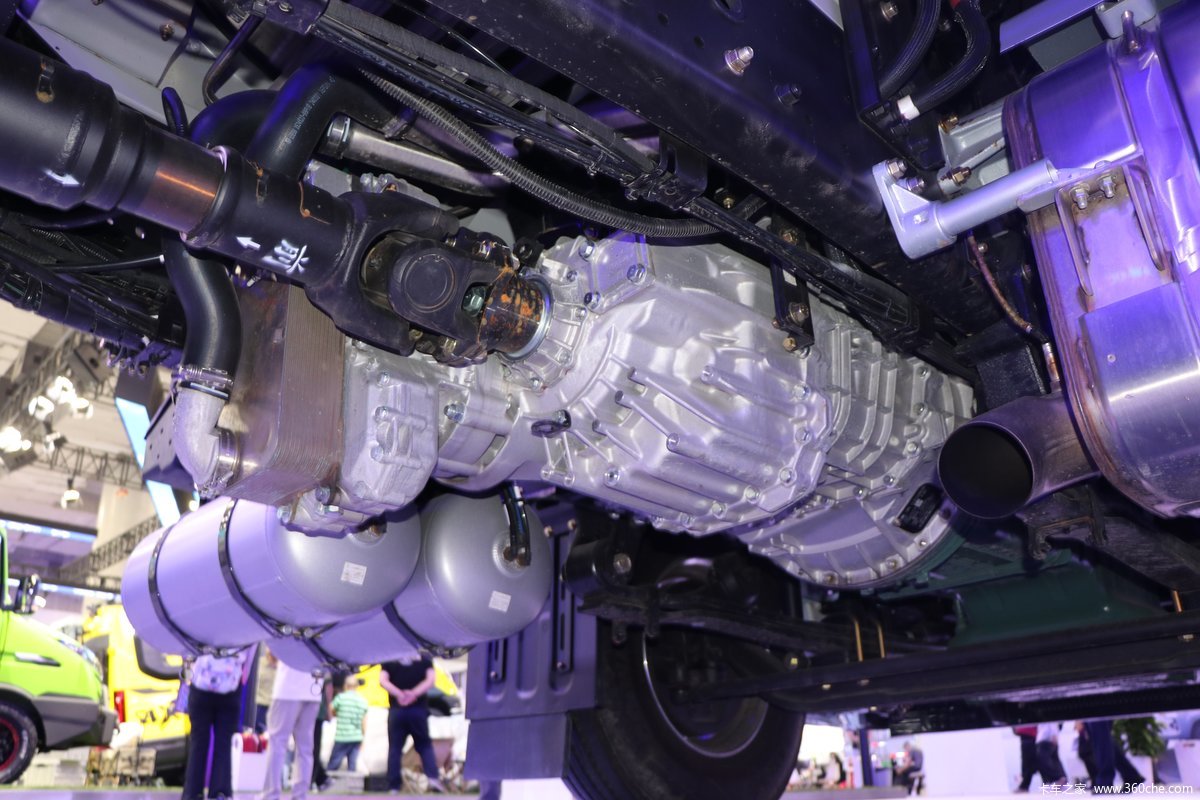 【图】一汽解放 J6V重卡 领航版 660马力 6X4 LNG自动档牵引车(液缓)(CA4250P66M26T1E6)_实拍图片_1999697_卡车之家