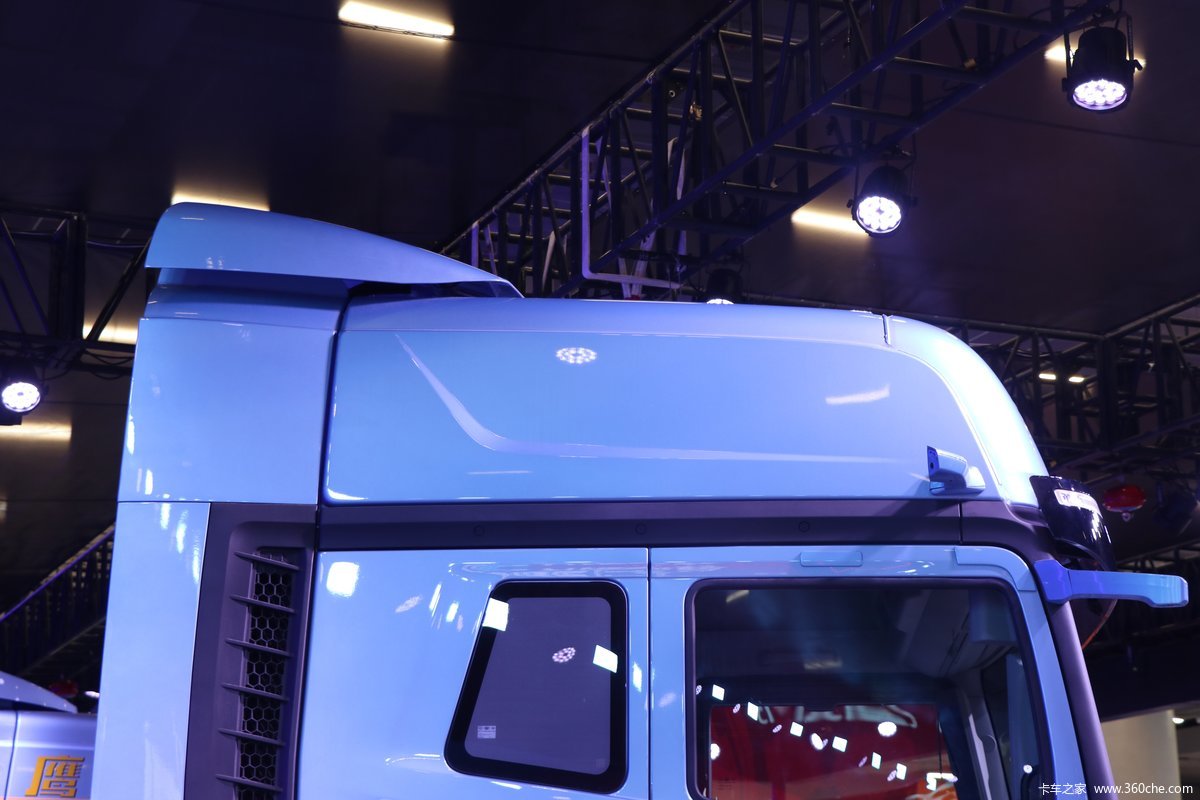 【图】一汽解放 J7重卡 创领版 600马力 6X4 LNG自动档牵引车(液缓)(CA4250P77M26T1A1E6)_实拍图片_1999948_卡车之家