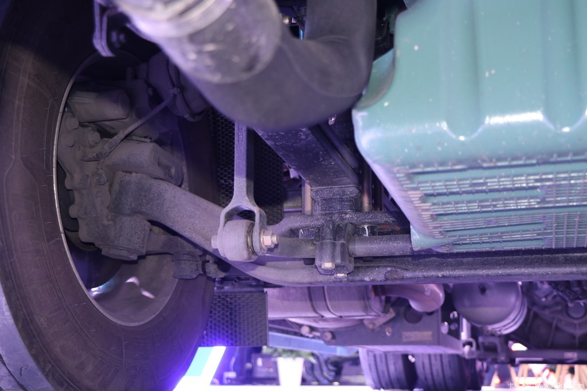 【图】一汽解放 J7重卡 创领版 600马力 6X4 LNG自动档牵引车(液缓)(CA4250P77M26T1A1E6)_实拍图片_2000077_卡车之家