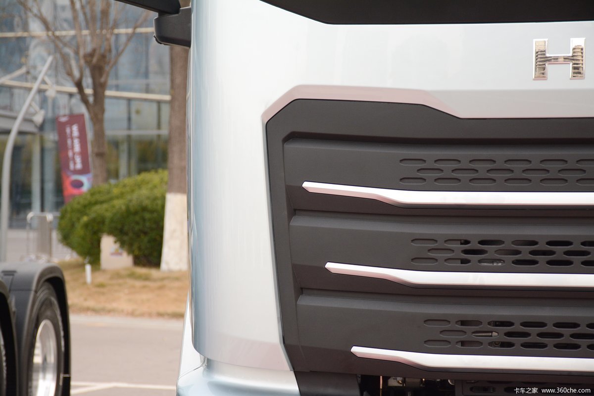 【图】中国重汽 HOWO TH7-N重卡 540马力 6X4 AMT自动档牵引车_实拍图片_2012864_卡车之家