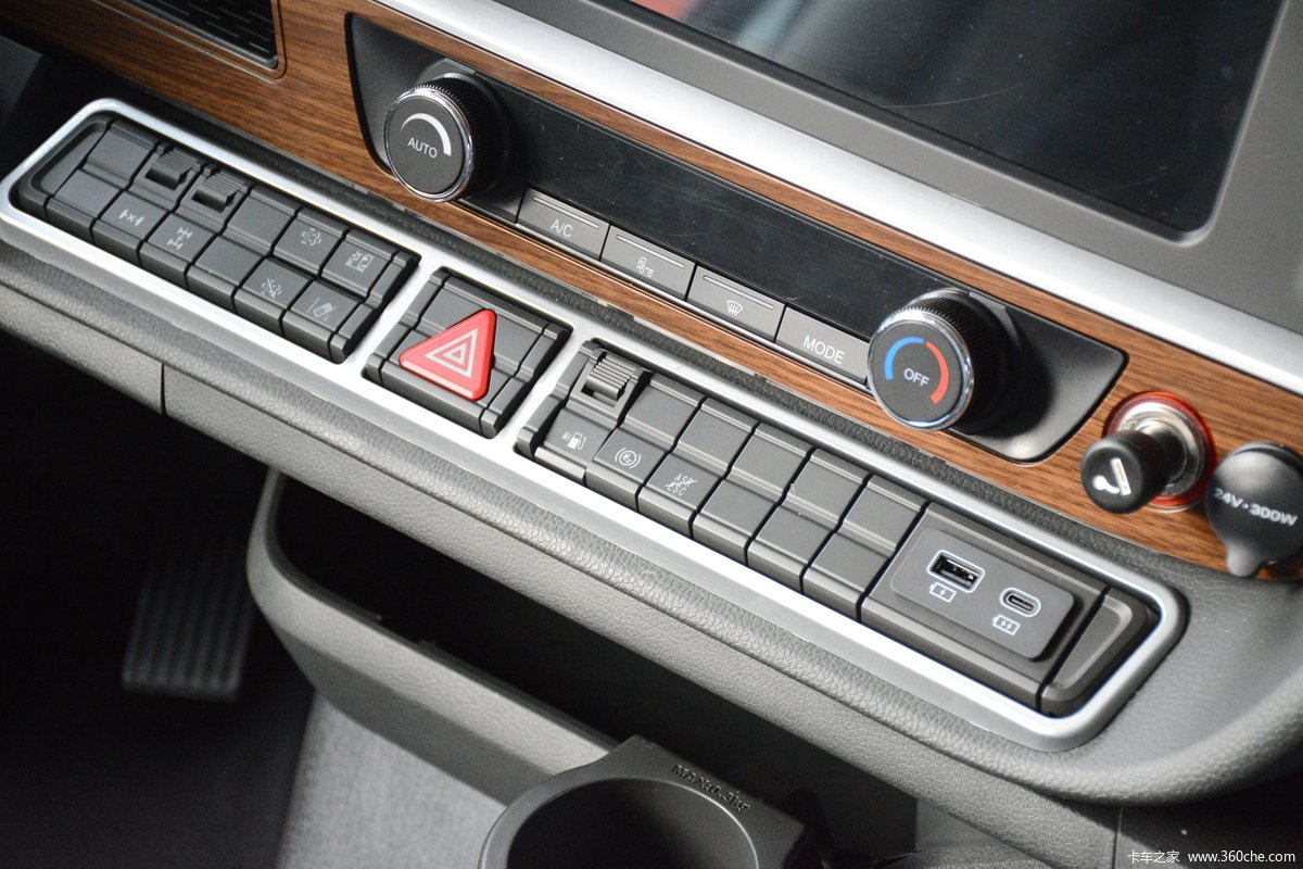 【图】中国重汽 HOWO TH7-N重卡 540马力 6X4 AMT自动档牵引车(ZZ4257V324HF1H)_实拍图片_2012886_卡车之家