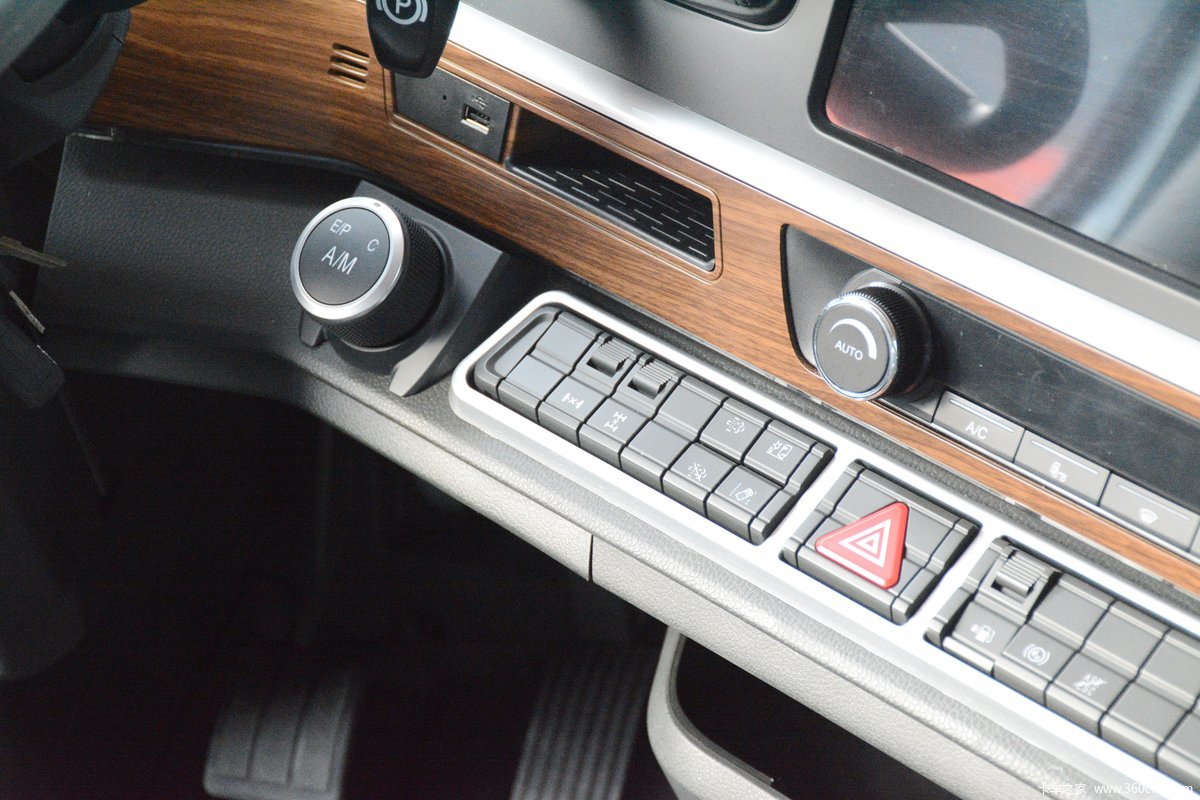 【图】中国重汽 HOWO TH7-N重卡 540马力 6X4 AMT自动档牵引车(ZZ4257V324HF1H)_实拍图片_2012886_卡车之家