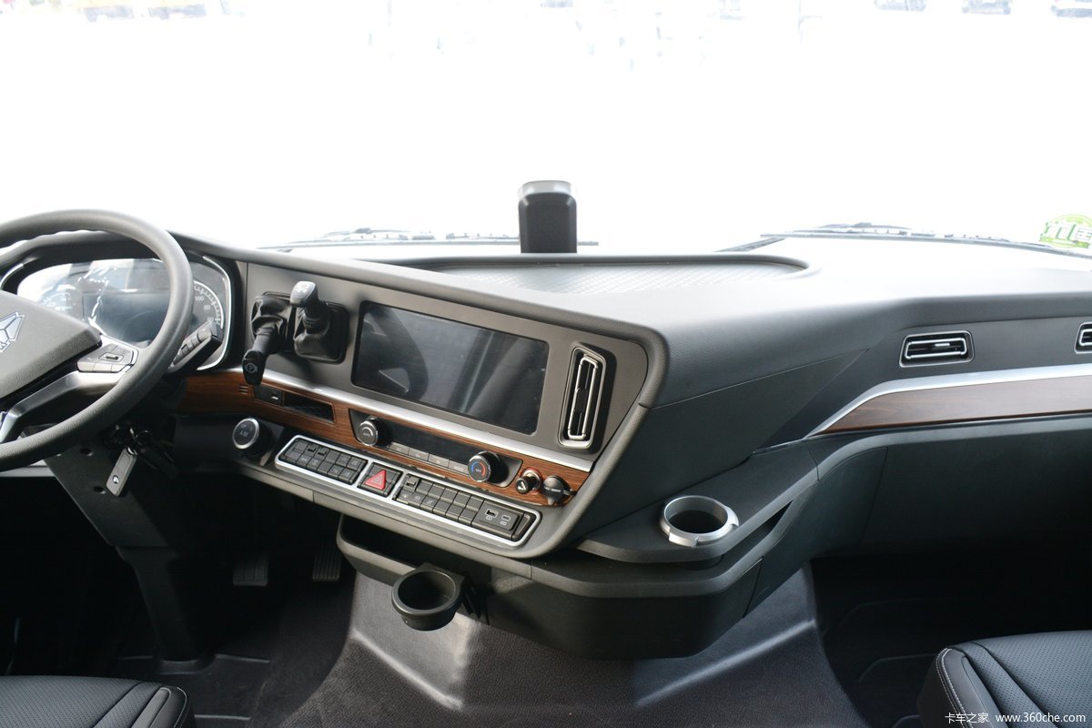 【图】中国重汽 HOWO TH7-N重卡 540马力 6X4 AMT自动档牵引车(ZZ4257V324HF1H)_实拍图片_2012900_卡车之家