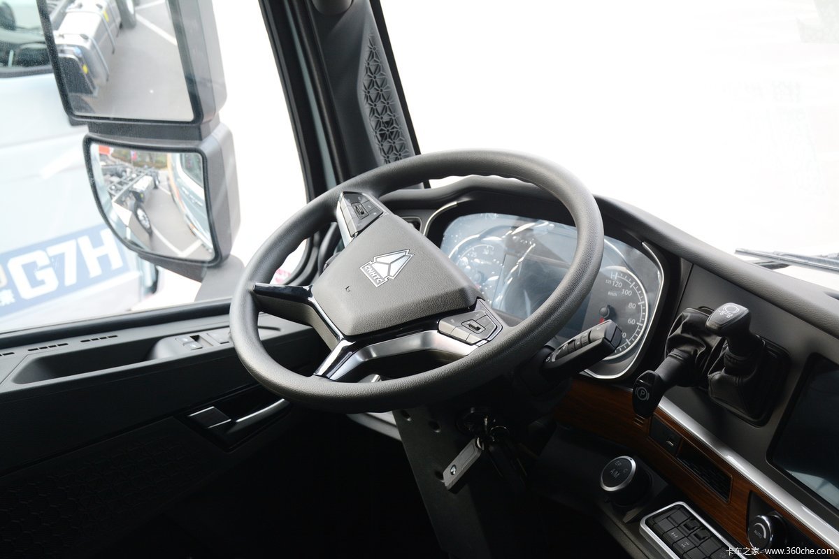 【图】中国重汽 HOWO TH7-N重卡 540马力 6X4 AMT自动档牵引车(ZZ4257V324HF1H)_实拍图片_2012902_卡车之家