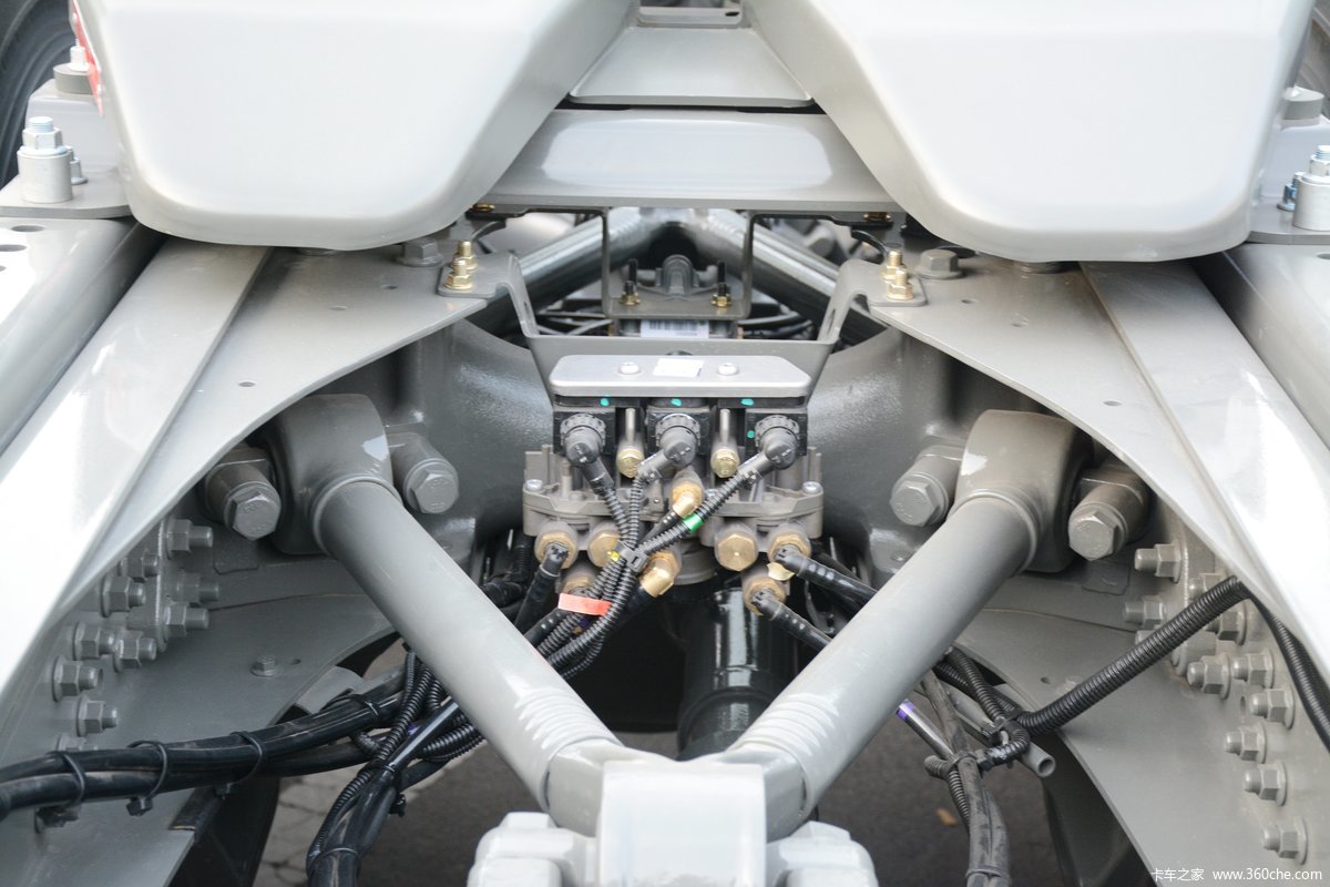 【图】中国重汽 HOWO TH7-N重卡 540马力 6X4 AMT自动档牵引车(ZZ4257V324HF1H)_实拍图片_2012930_卡车之家