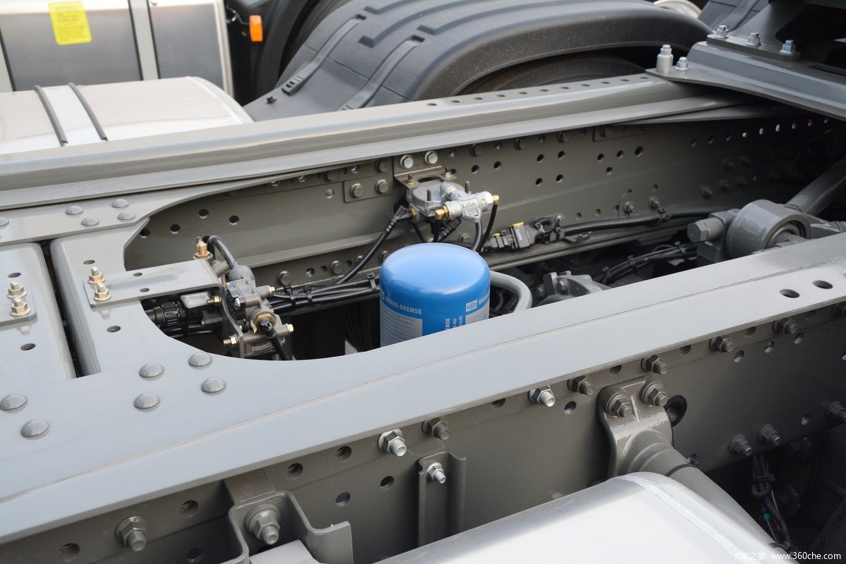 【图】中国重汽 HOWO TH7-N重卡 540马力 6X4 AMT自动档牵引车(ZZ4257V324HF1H)_实拍图片_2012930_卡车之家