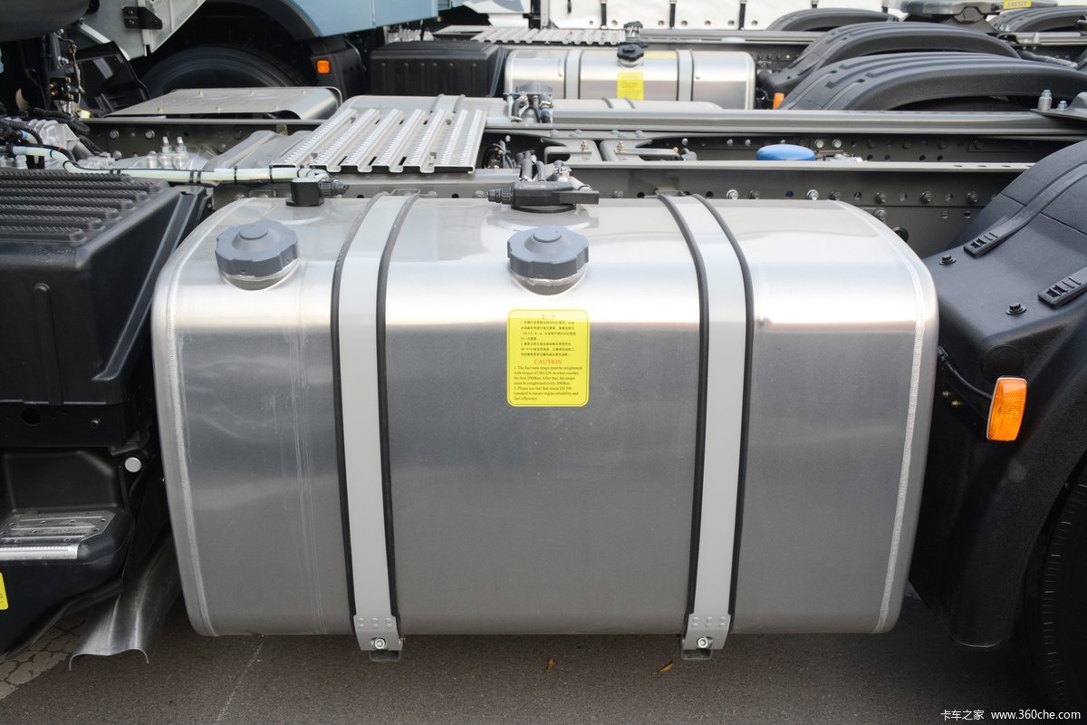 【图】中国重汽 HOWO TH7-N重卡 540马力 6X4 AMT自动档牵引车(ZZ4257V324HF1H)_实拍图片_2012932_卡车之家