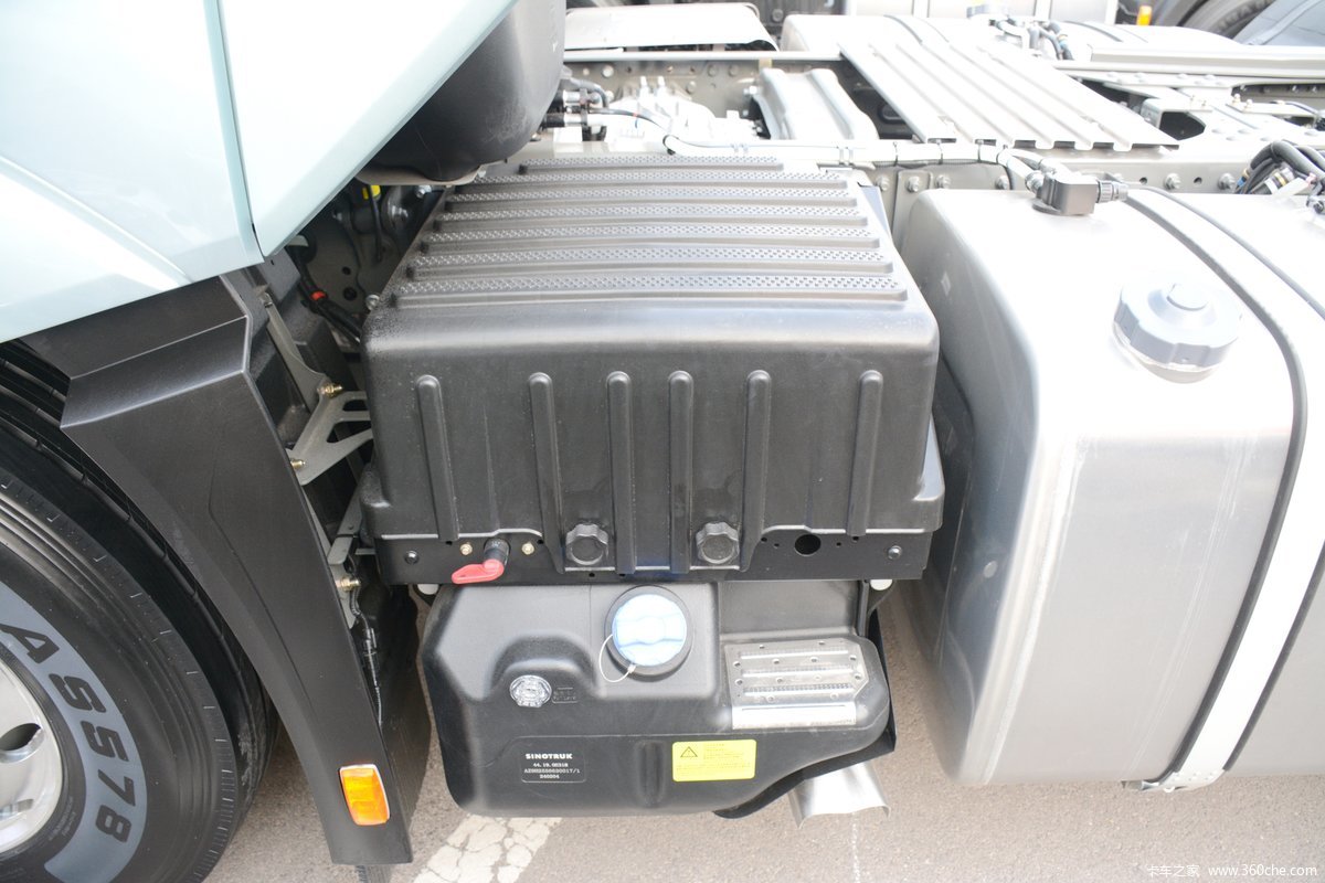 【图】中国重汽 HOWO TH7-N重卡 540马力 6X4 AMT自动档牵引车(ZZ4257V324HF1H)_实拍图片_2012931_卡车之家