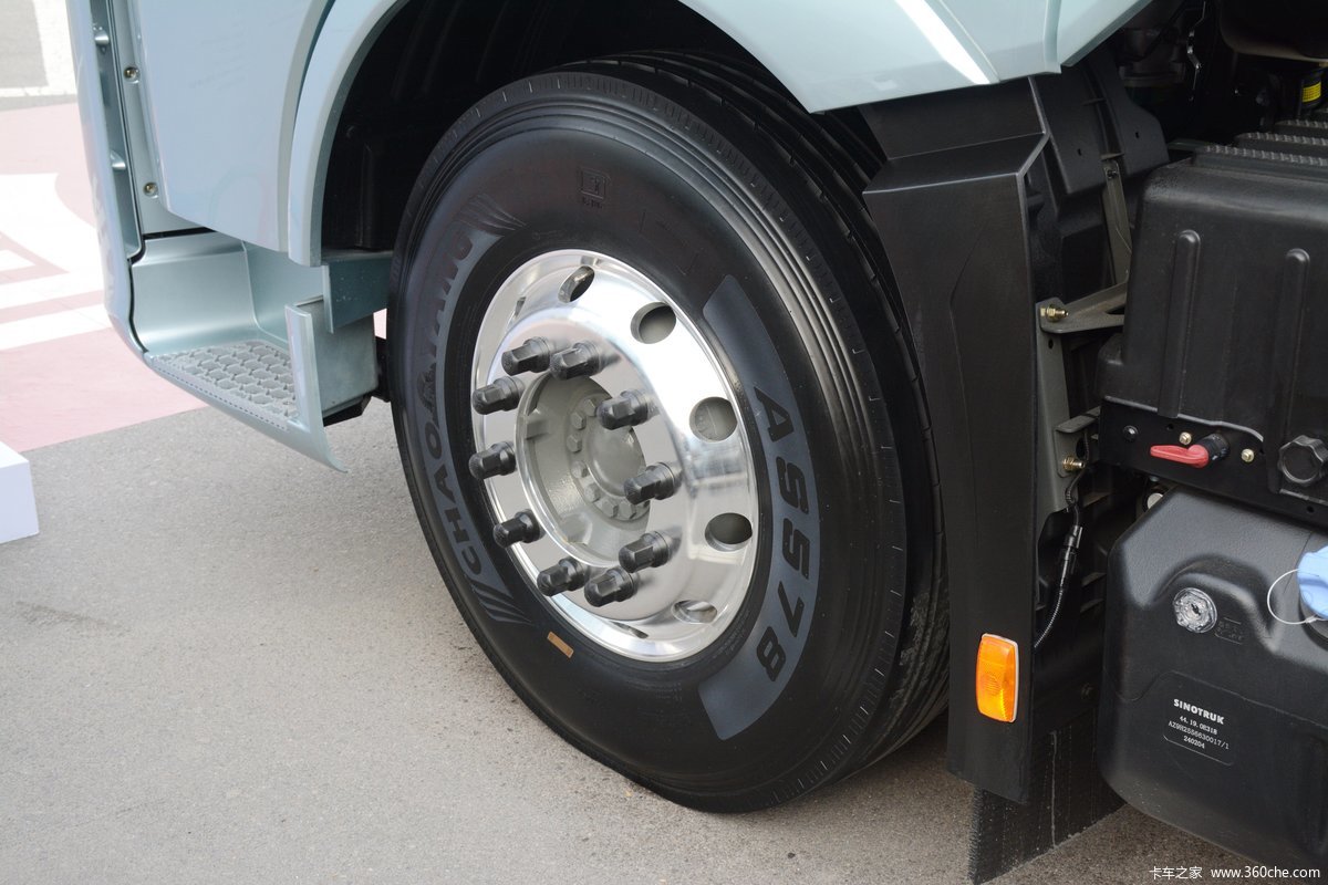 【图】中国重汽 HOWO TH7-N重卡 540马力 6X4 AMT自动档牵引车(ZZ4257V324HF1H)_实拍图片_2012945_卡车之家