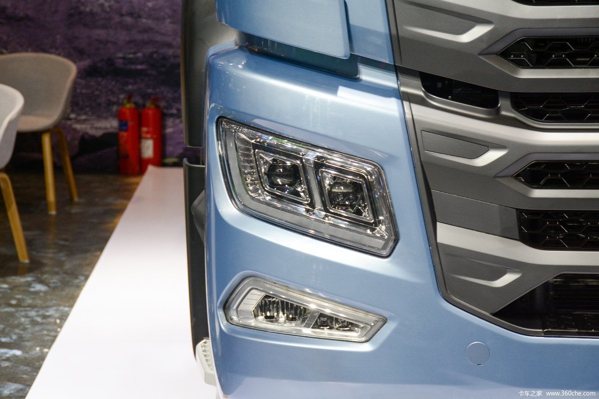 【图】中国重汽 HOWO TX7-N 480马力 6X4 LNG牵引车(ZZ4257V384GF1LB)_实拍图片_2012969_卡车之家