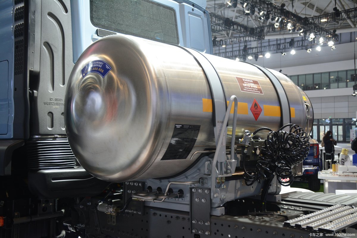 【图】中国重汽 HOWO TX7-N 480马力 6X4 LNG牵引车(ZZ4257V384GF1LB)_实拍图片_2013030_卡车之家