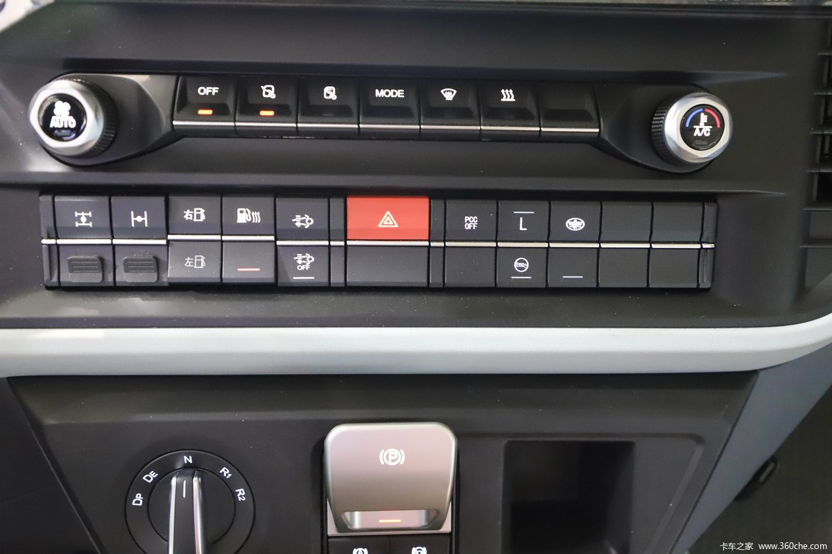 【图】青岛解放 新JH6 640马力 6X4 AMT自动档牵引车_实拍图片_2013452_卡车之家