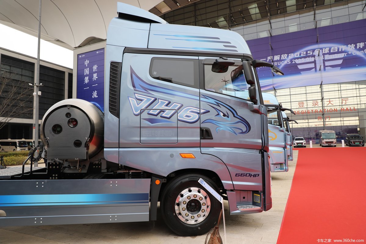 【图】青岛解放 新JH6重卡 660马力 6X4 LNG自动档牵引车(CA4250P25K2T1NE6A81)_实拍图片_2015282_卡车之家