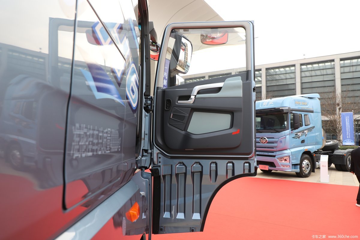 【图】青岛解放 新JH6重卡 660马力 6X4 LNG自动档牵引车(CA4250P25K2T1NE6A81)_实拍图片_2015284_卡车之家