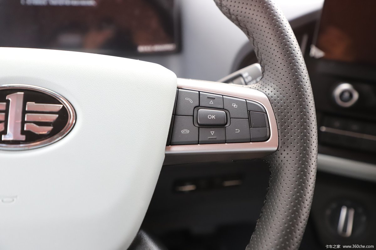 【图】青岛解放 新JH6重卡 660马力 6X4 LNG自动档牵引车(CA4250P25K2T1NE6A81)_实拍图片_2015298_卡车之家