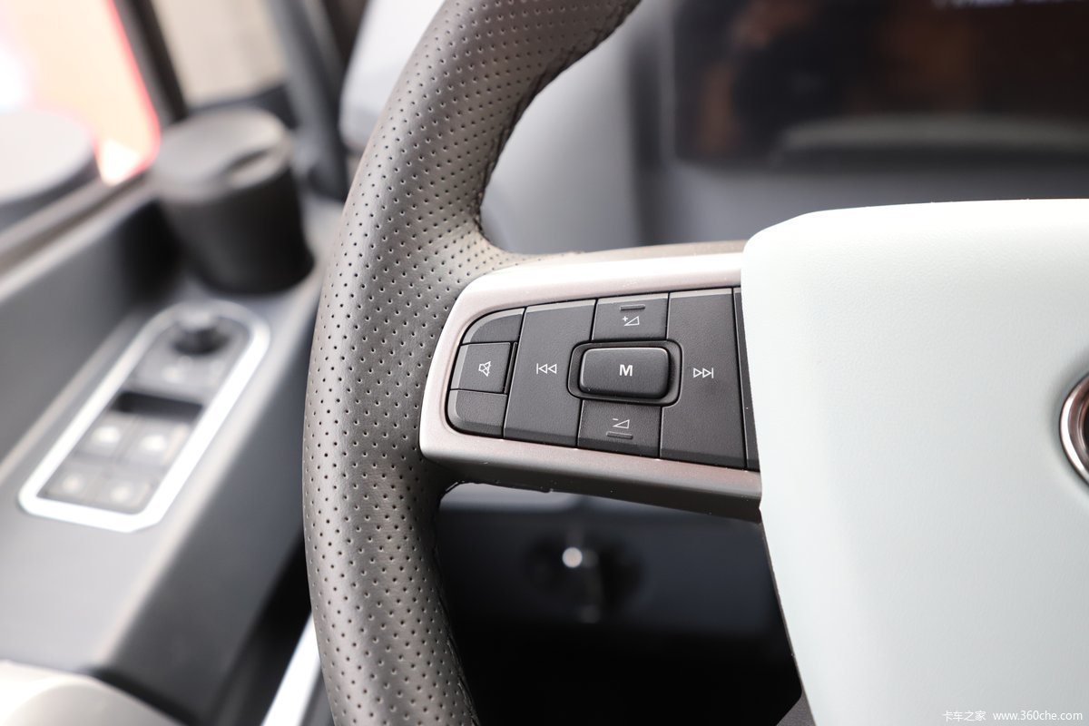 【图】青岛解放 新JH6重卡 660马力 6X4 LNG自动档牵引车(CA4250P25K2T1NE6A81)_实拍图片_2015298_卡车之家