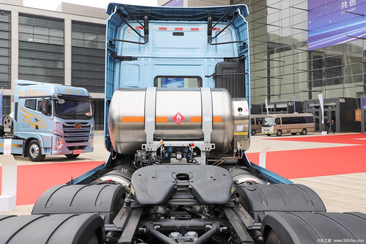 【图】一汽解放 J7重卡 创领版 新四季款 600马力 6X4 LNG自动档牵引车(液缓)(CA4250P77M26T1E6)_实拍图片_2015540_卡车之家