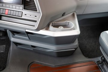 【图】一汽解放 J7重卡 660马力 6X4 LNG自动档牵引车(CA4250P77M26T1E6)_实拍图片_2015612_卡车之家