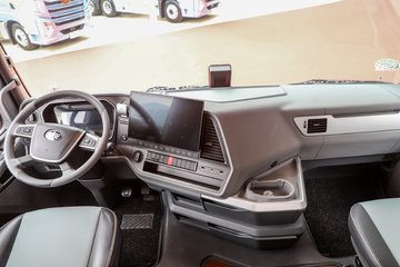 【图】一汽解放 J7重卡 660马力 6X4 LNG自动档牵引车(CA4250P77M26T1E6)_实拍图片_2015612_卡车之家