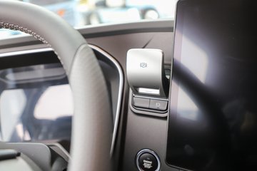 【图】一汽解放 J7重卡 660马力 6X4 LNG自动档牵引车(CA4250P77M26T1E6)_实拍图片_2015612_卡车之家