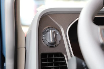 【图】一汽解放 J7重卡 660马力 6X4 LNG自动档牵引车(CA4250P77M26T1E6)_实拍图片_2015612_卡车之家