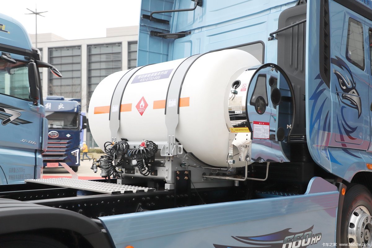 【图】一汽解放 J7重卡 660马力 6X4 LNG自动档牵引车(CA4250P77M26T1E6)_实拍图片_2015643_卡车之家