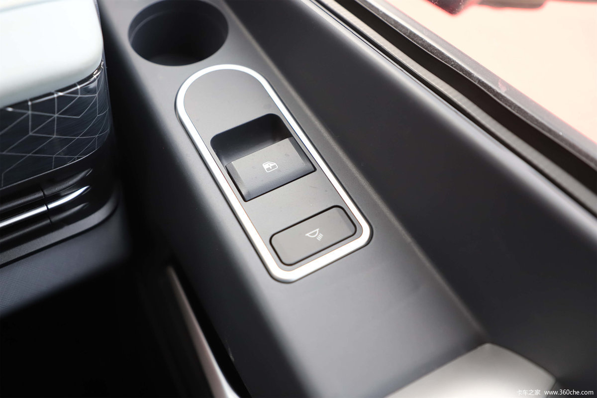 【图】青岛解放 新JH6重卡 600马力 6X4 LNG自动档牵引车(CA4250P25K2T1NE6A81)_实拍图片_2015687_卡车之家