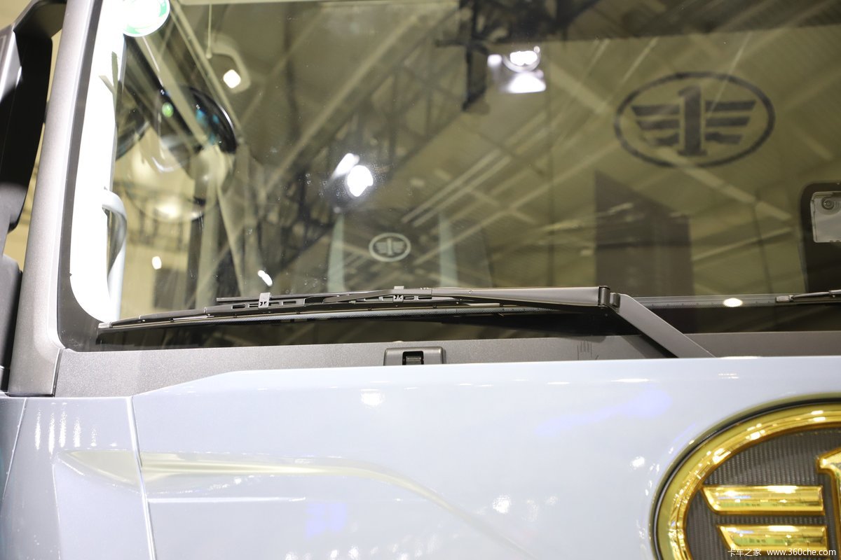 【图】青岛解放 新JH6 600马力 8X4 9.5米AMT自动档仓栅式载货车(CA5320CCYP25K15L7T4E6A80)_实拍图片 ...