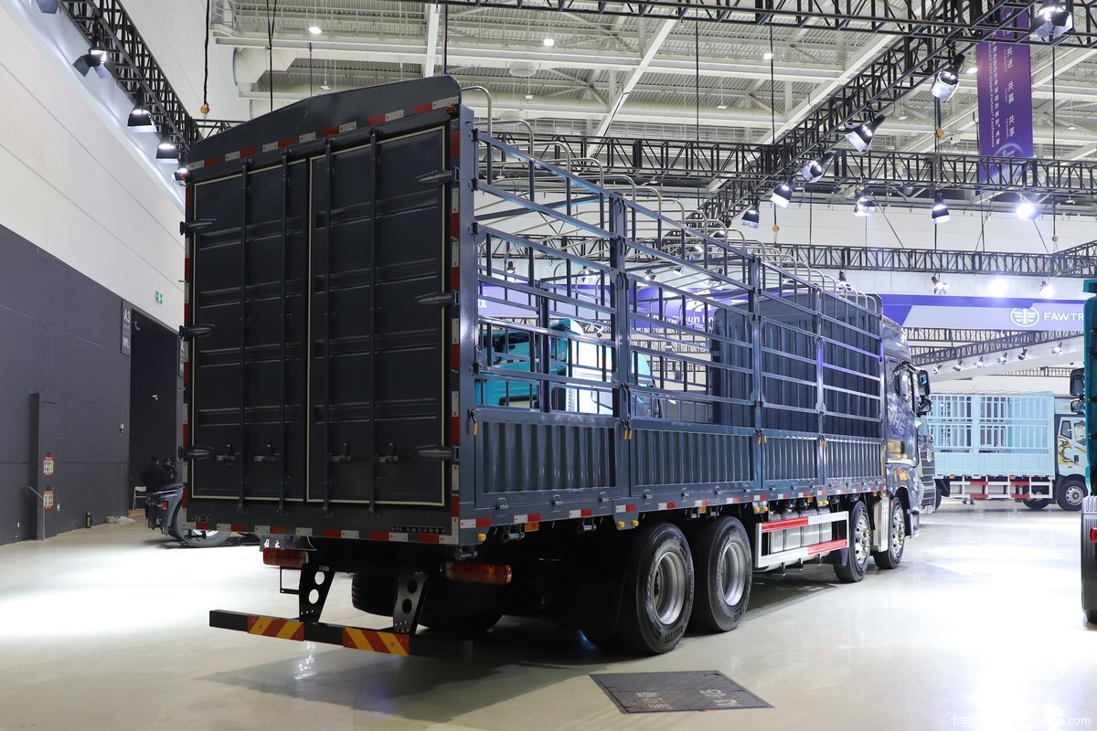 【图】青岛解放 新JH6 600马力 8X4 9.5米AMT自动档仓栅式载货车(CA5320CCYP25K15L7T4E6A80)_实拍图片_2016965_卡车之家